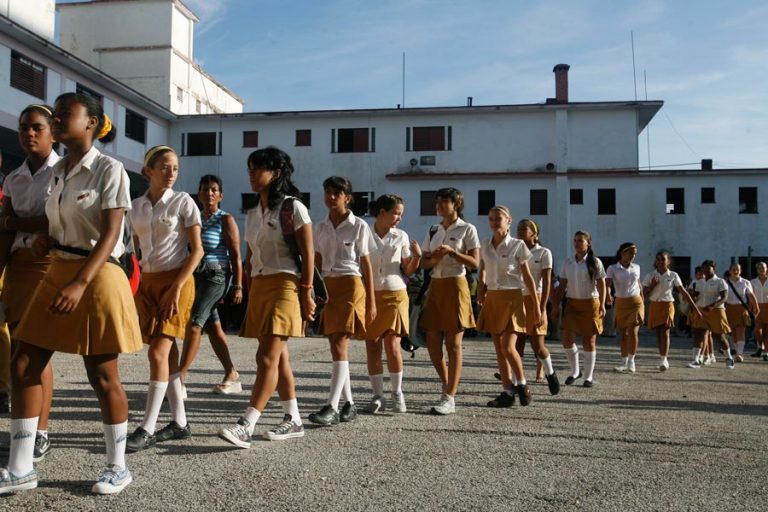 Cuba inicia nuevo curso escolar, pero persiste el déficit de docentes ...
